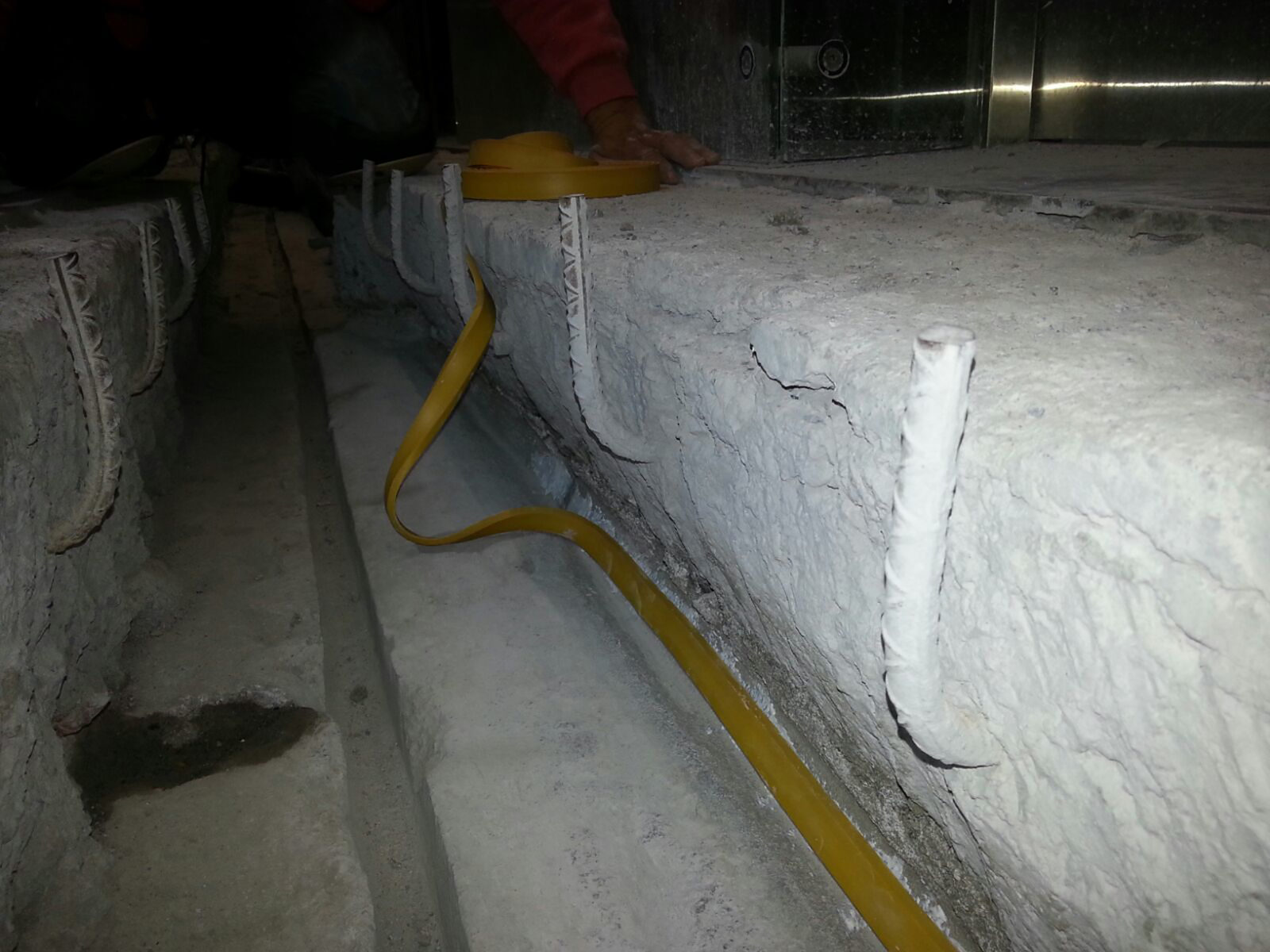 PVC Waterstops Vs Krytonite Swelling Waterstop - Kryton